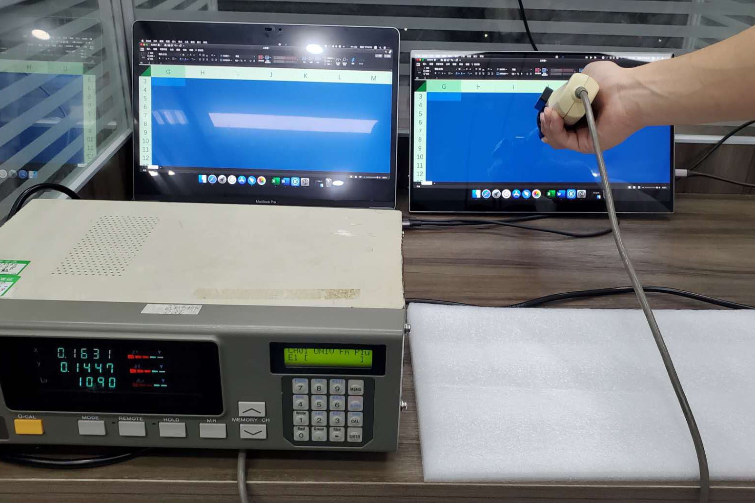 Color Gamut Comparison QLED Portable Monitor VS Macbook Pro – Intehill